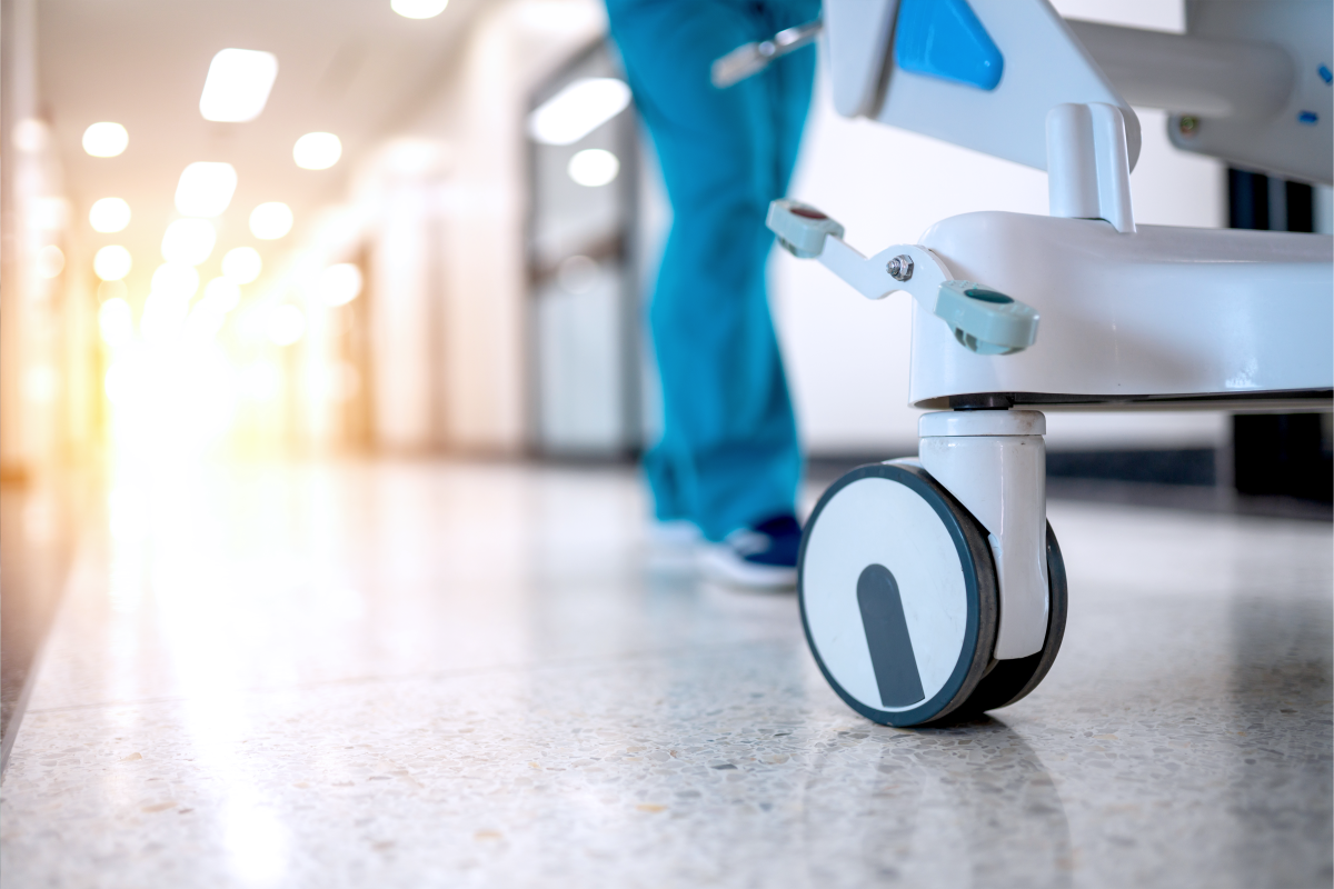4 Ways Workstations on Wheels Improve Hospital Care - KbPort Healthcare